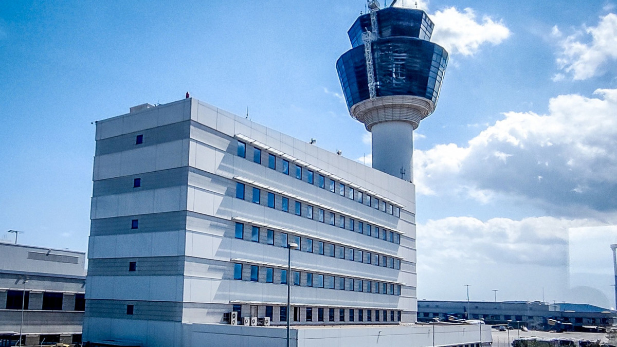 Πυρκαγιά σε υπαίθριο χώρο του αεροδρομίου Αθηνών «Ελευθέριος Βενιζέλος»