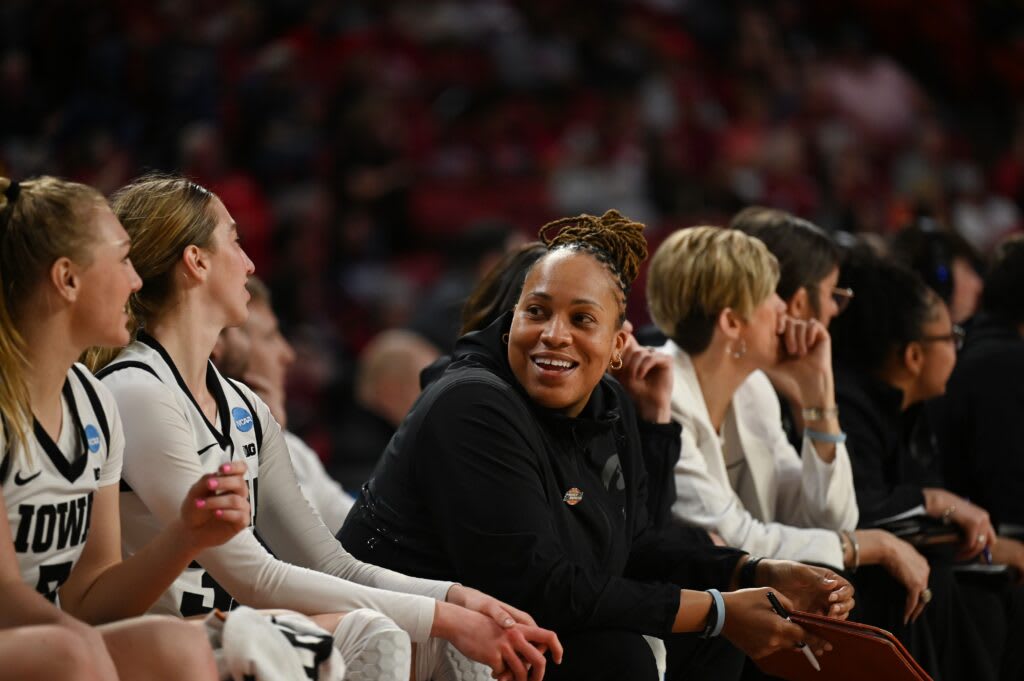 PHOTO GALLERY: Iowa WBB at the Norman Regional