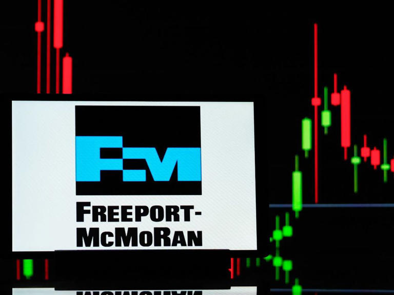 Southern Copper, Freeport-McMoRan Stocks Slip Even As Copper Soars ...