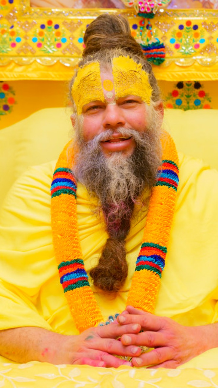 Want a peaceful life? Check inspiring quotes by Premanand Ji Maharaj