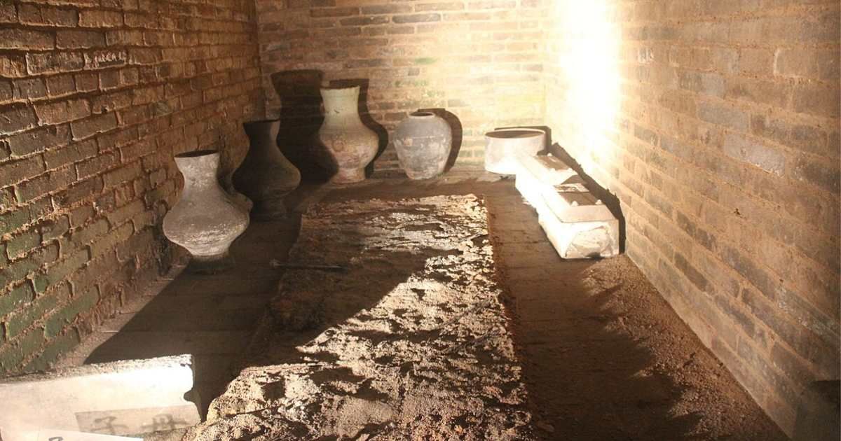 Mysterious 900-Year-Old 'Grand Lady' Skeleton Found in a Watery Coffin ...