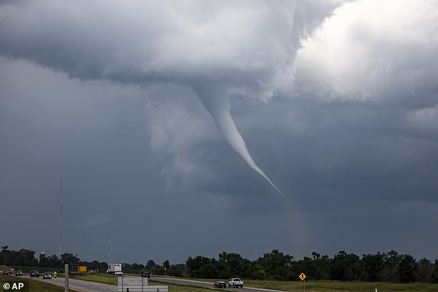 Urgent storm warning as severe weather will unleash tornadoes TODAY