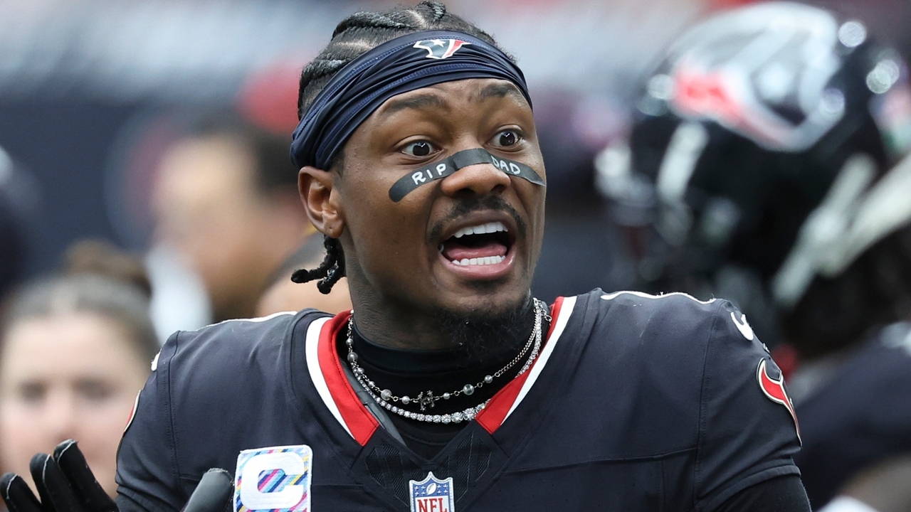 Patriots Sign WR Stefon Diggs