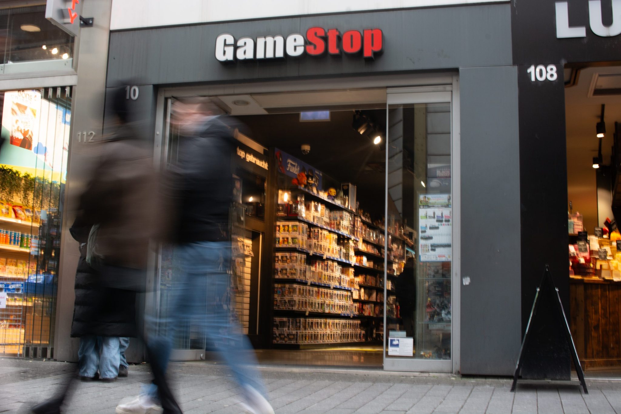 GameStop share price is bouncing after revealing plan to buy Bitcoin in ...