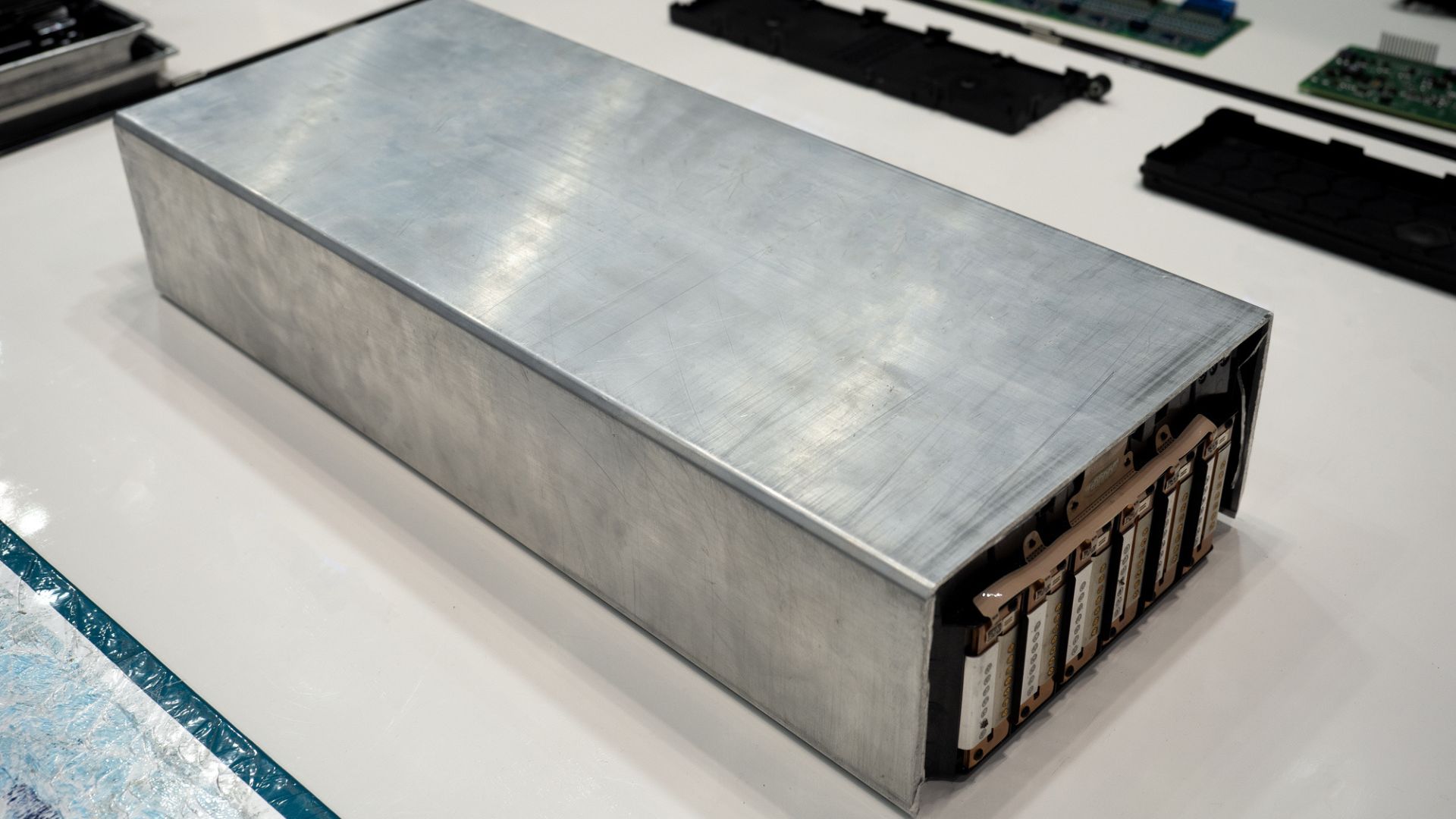 China’s record-breaking EV supercapacitor retains 81% power after ...