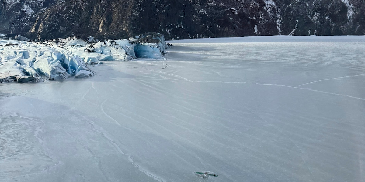 12 Stunden auf einem See - Pilot entdeckt vermisste Familie auf ...