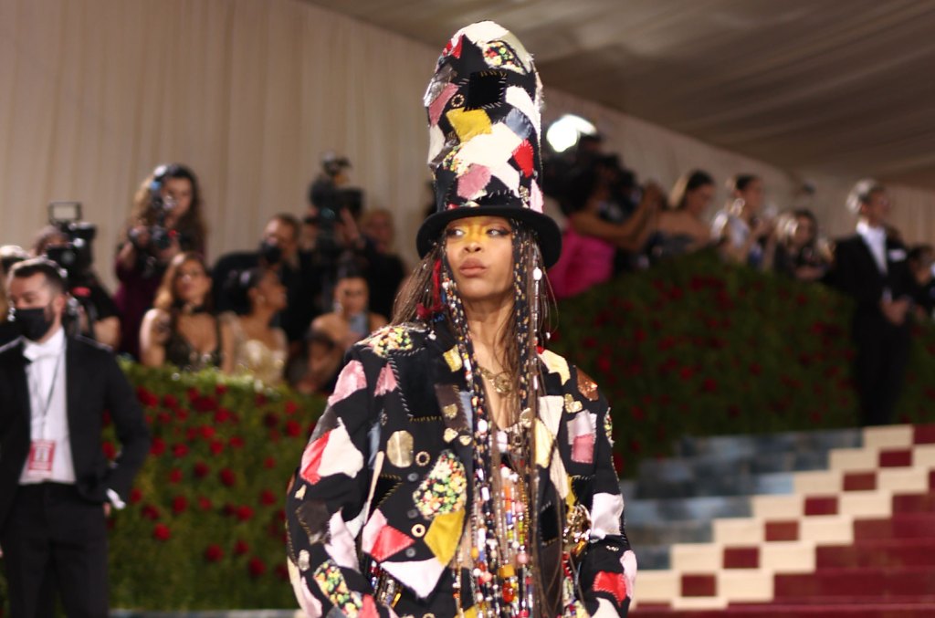 Erykah Badu Just ‘Trying to Stay on Trend' By Trashing Her Tesla