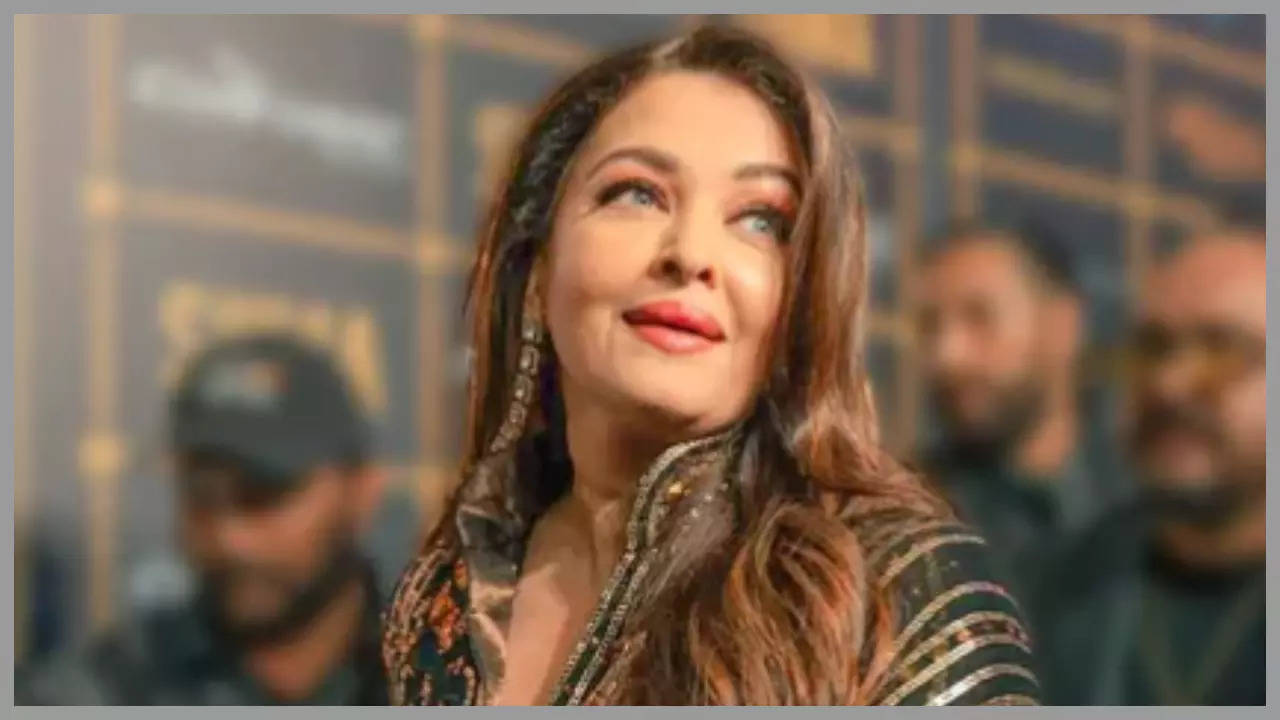 Aishwarya Rai's car gets hit by a bus in Mumbai; fans express concern ...
