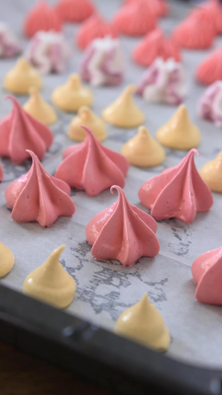 Crispy and Sweet Meringue Kisses!