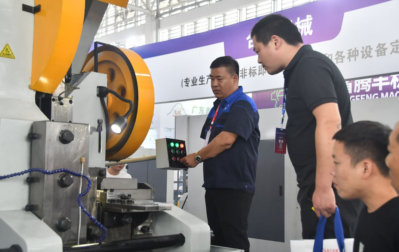 Russia increases imports of machine tools from China: How scheme works