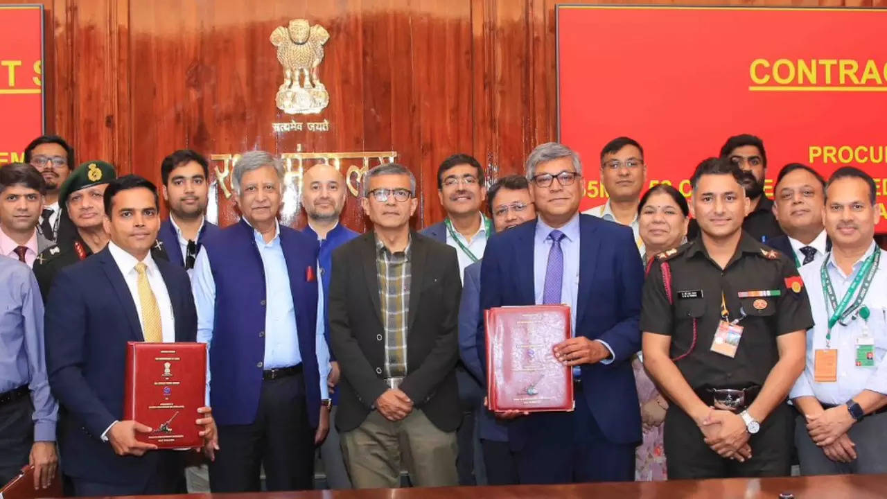 MoD Signs Rs 6,900 Crore Contracts for 155mm/52 Calibre ATAGS and 6x6 ...