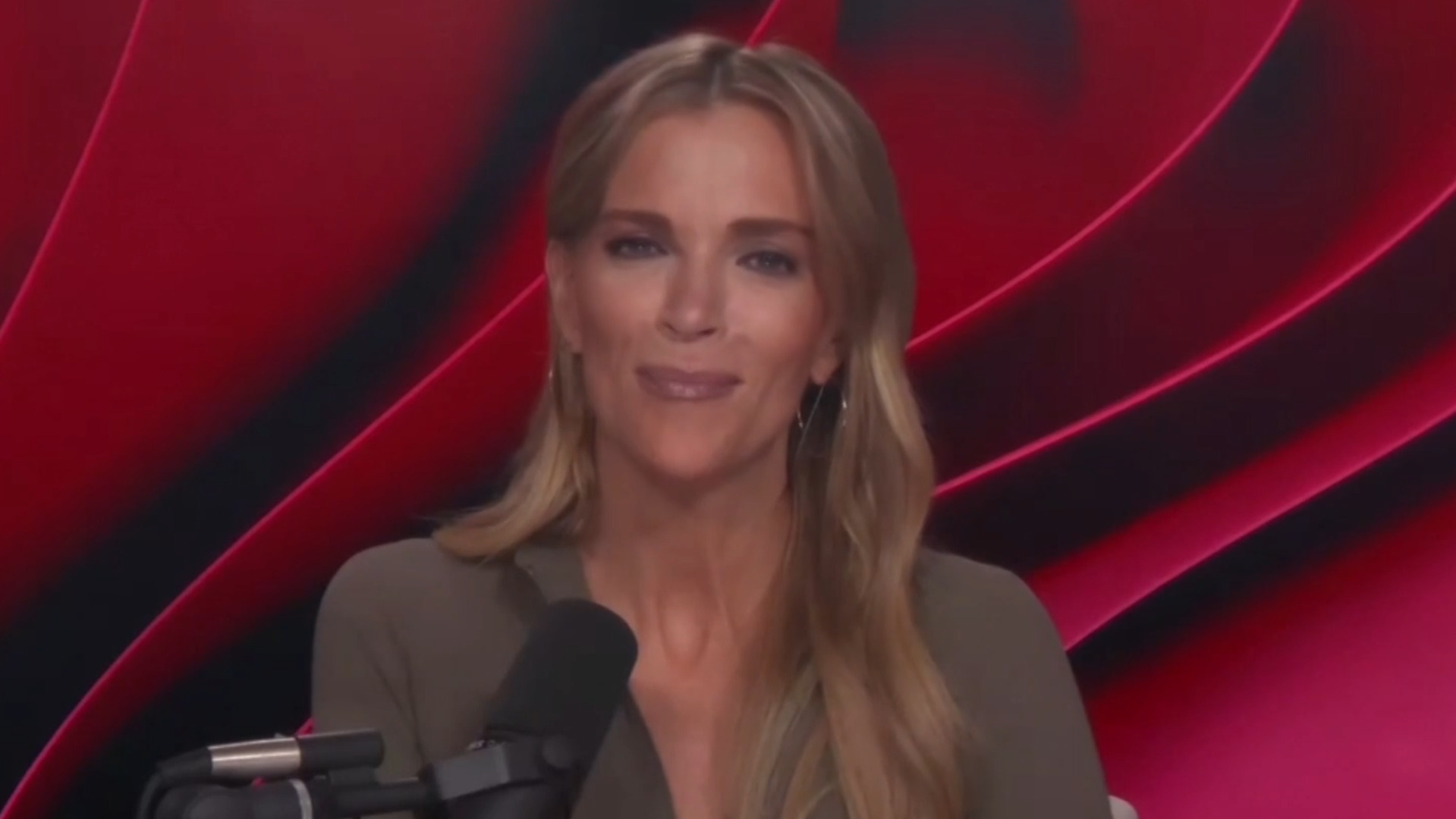 'It was dumb': Megyn Kelly weighs in on reporter included in Trump ...