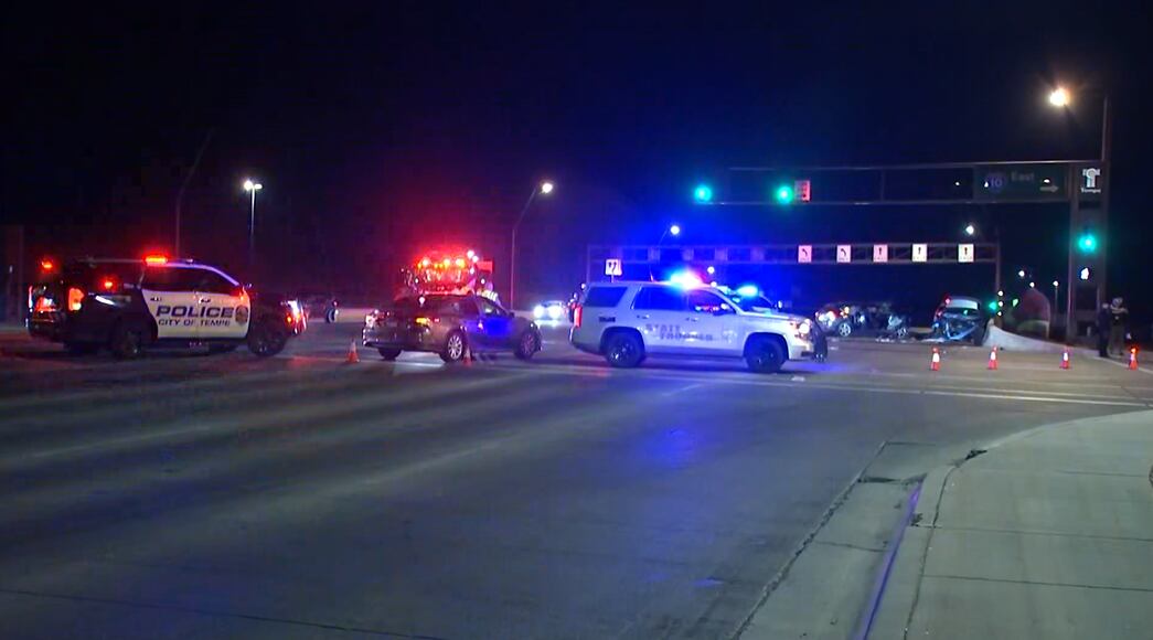 1 killed; 4 injured in overnight crash in Tempe