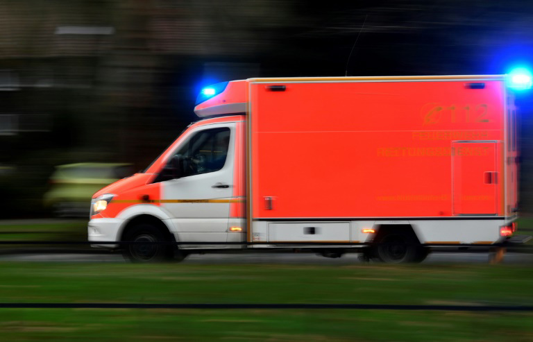 Verlorener Lastwagenreifen löste Unfall mit zwei Toten auf Autobahn in ... Verlorener Lastwagenreifen löste Unfall mit zwei Toten auf Autobahn in ...
