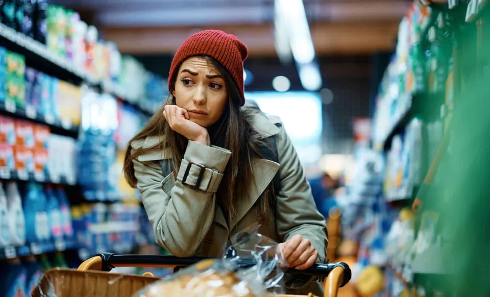 US Consumers Tighten Purse Strings as Inflation Takes a Toll