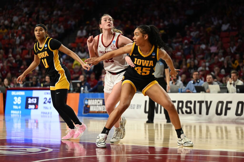PHOTO GALLERY: Iowa WBB at the Norman Regional