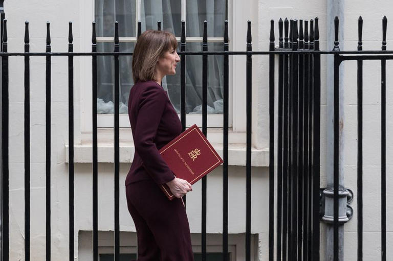 Rachel Reeves confirms major DWP Universal Credit change that will ...