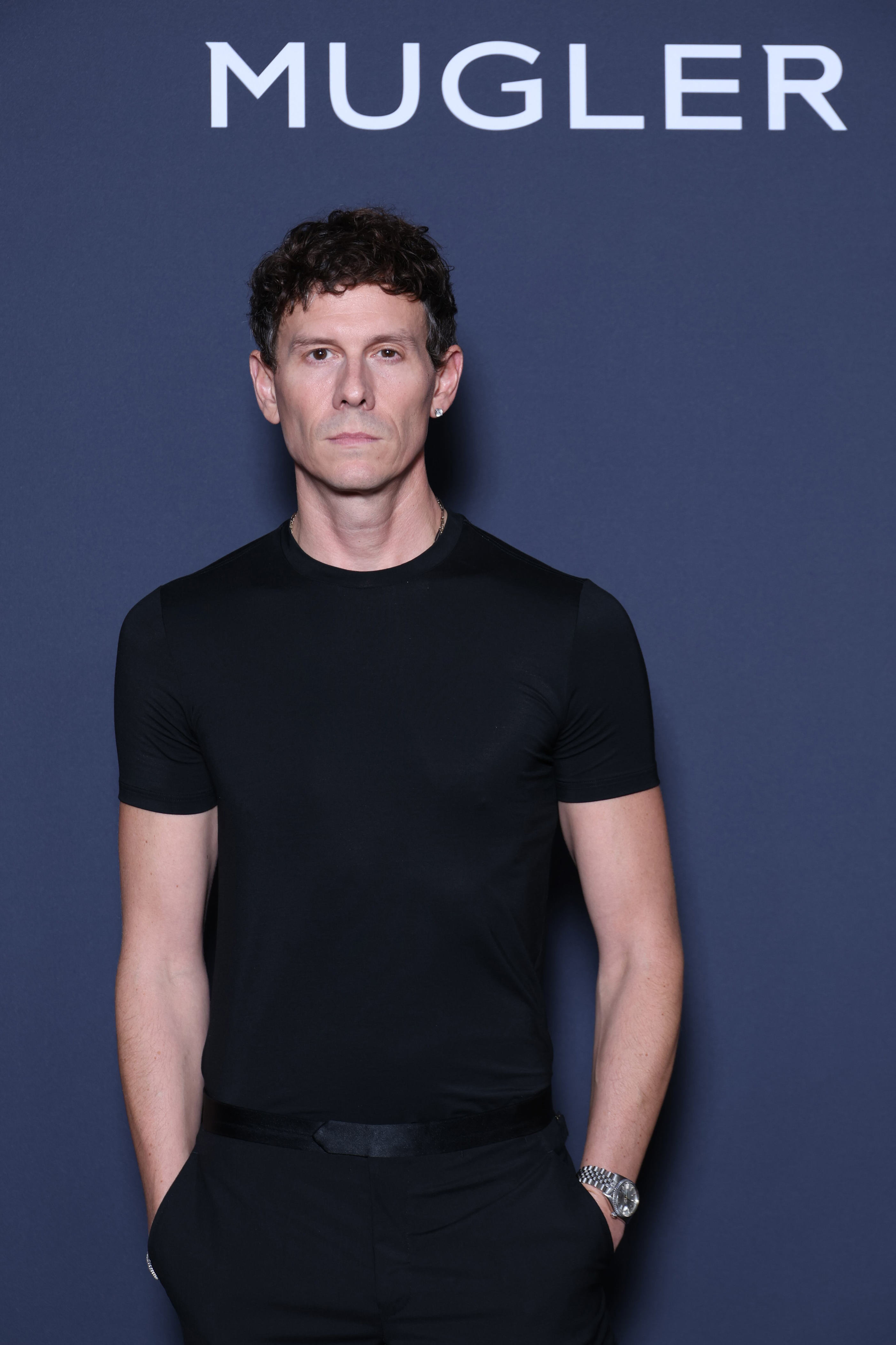 Casey Cadwallader se despide de Mugler