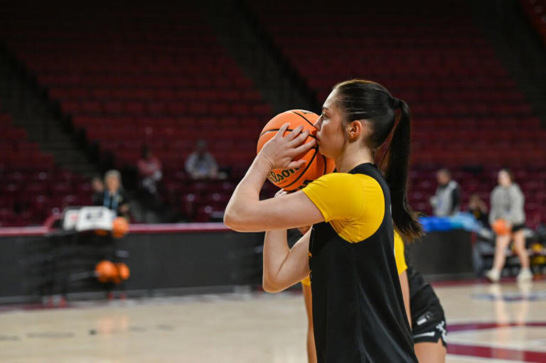 PHOTO GALLERY: Iowa WBB at the Norman Regional
