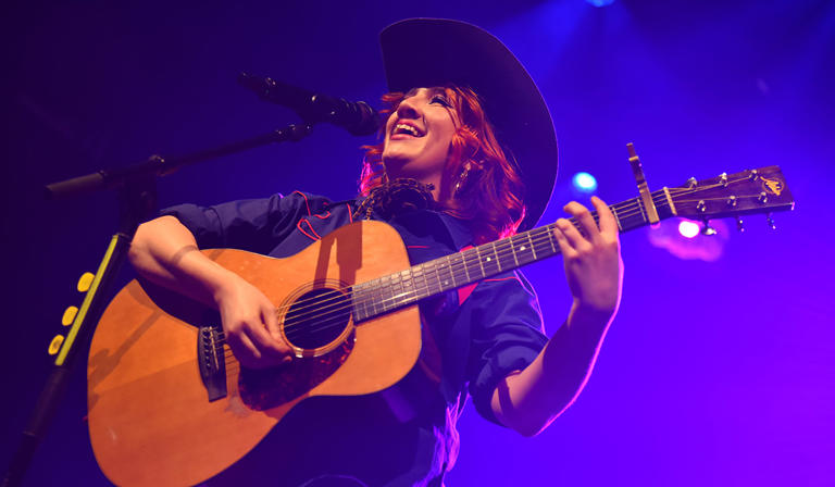 Who is Irish singer-songwriter CMAT as she announces new album and tour?