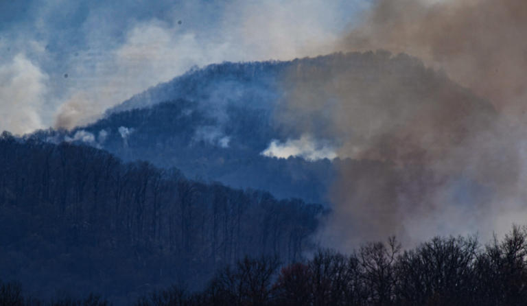 Wildfires spread at Table Rock Complex and Persimmon Ridge: Evacuations ...