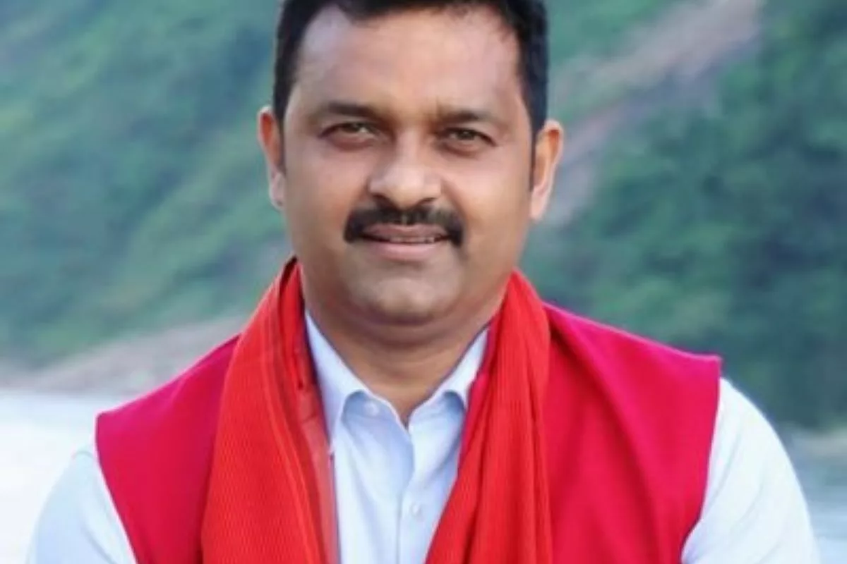 Union Minister of State Kamlesh Paswan performs Trishul Puja in Bhagwa ...