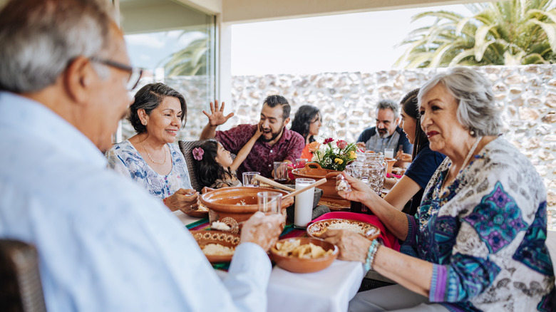 Body Language Etiquette Rules Tourists Will Want To Follow When In Mexico