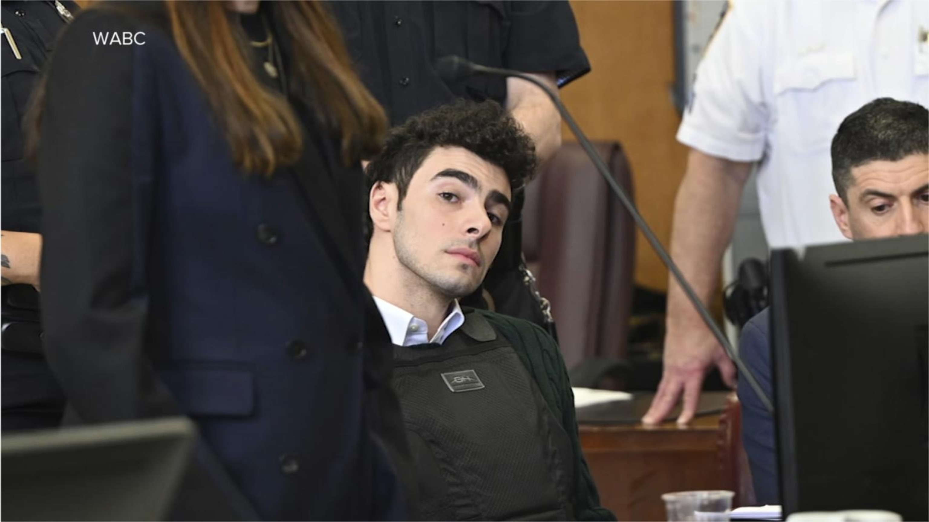 Handwritten notes discovered in Luigi Mangione's socks at court ...