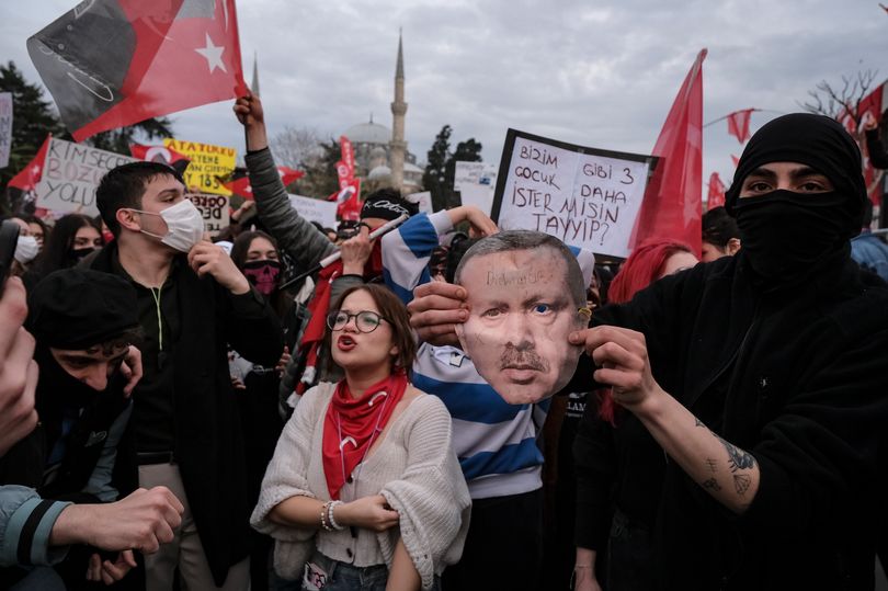 Turkey holiday warning as Foreign Office urges Brits to 'leave area ...