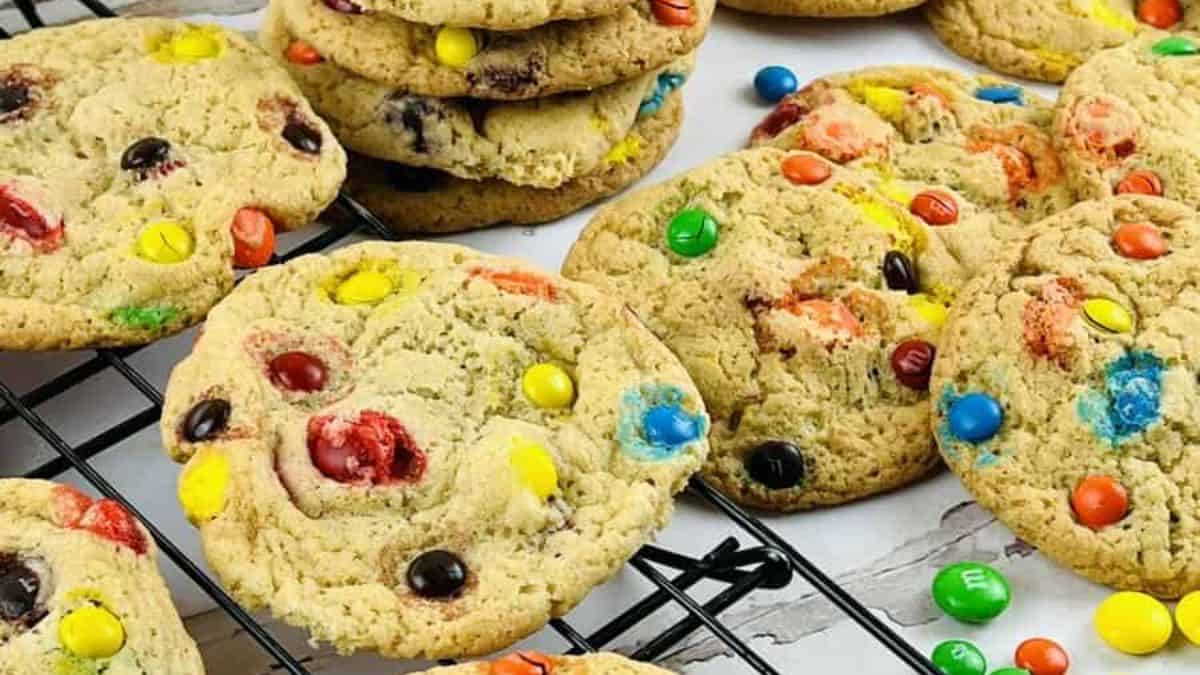 26 Colorful Cookie Ideas That’ll Brighten Up Any Dessert Table