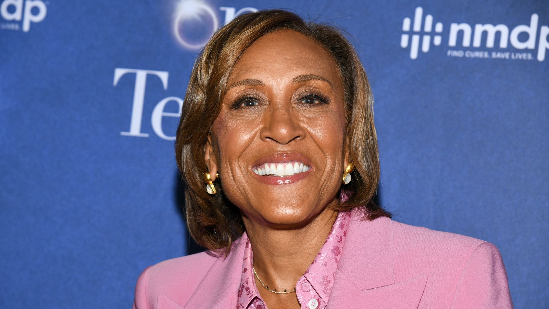 GMA's Robin Roberts showcases athletic physique in sun-kissed beach photo far away from New York ...