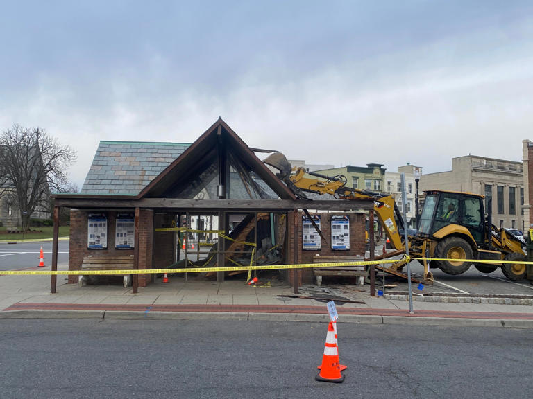 'Structurally unsound': Built in 1960s, Ridgewood brick bus shelter ...