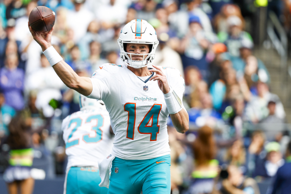 Titans Sign Former Dolphins Quarterback to One-Year Deal