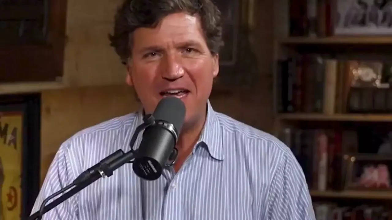 Tucker Carlson announces heartbreaking news of his father Dick Carlson ...