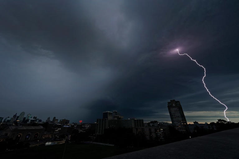 Weather Wednesday: Severe Weather – Watches vs Warnings Weather Wednesday: Severe Weather – Watches vs Warnings
