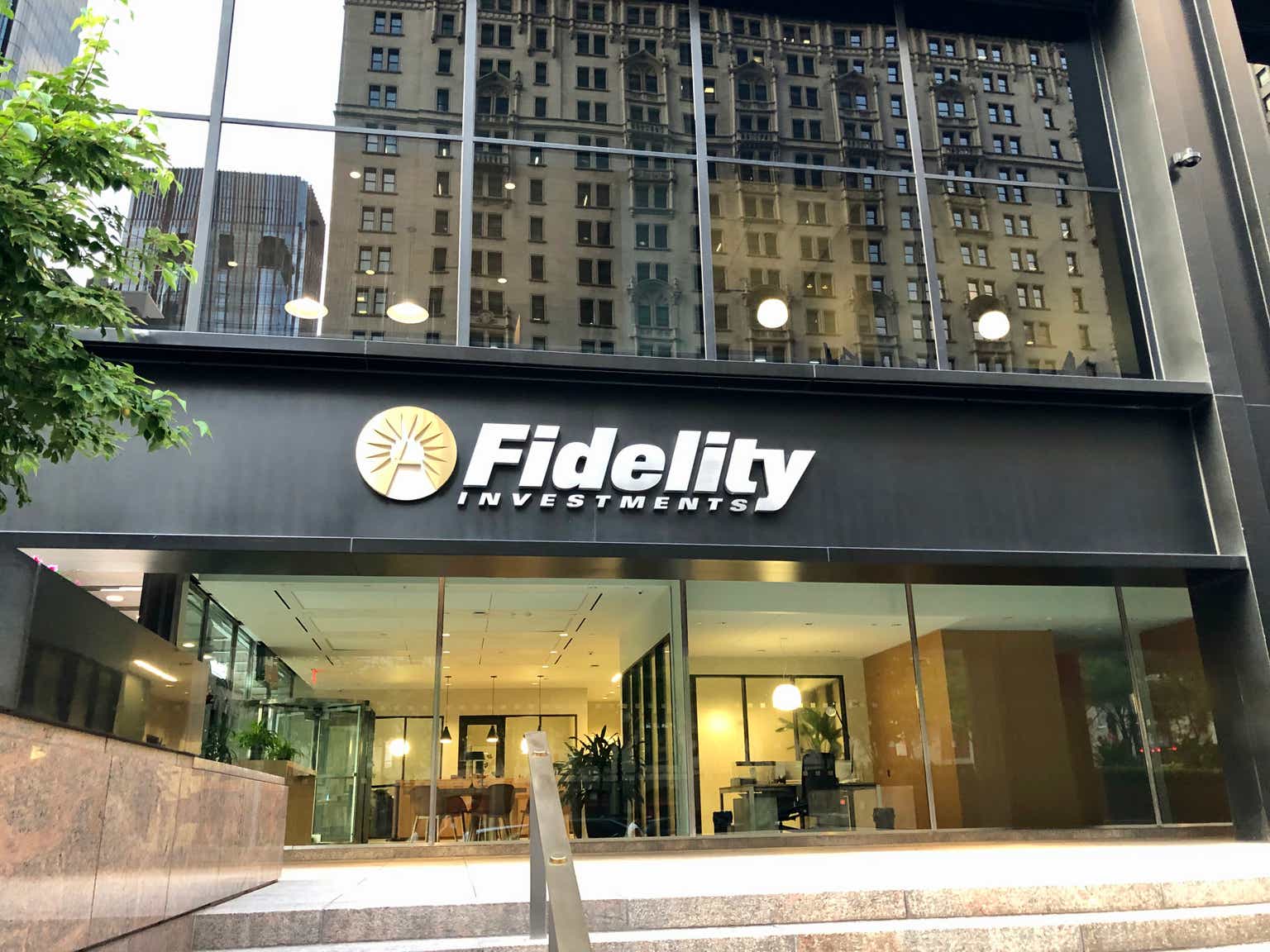 Fidelity said to eye stablecoin launch, mirroring Trump-backed WLFI's path