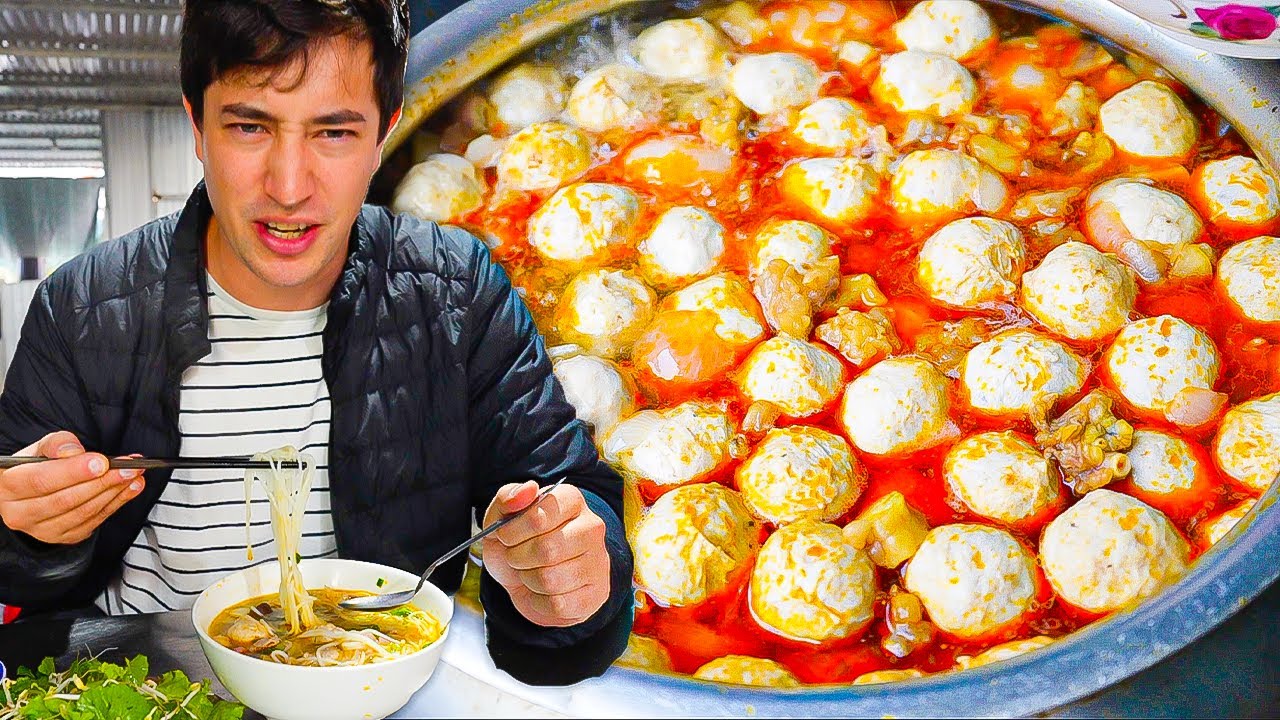 VIETNAMESE STREET FOOD in Huế, Vietnam 🇻🇳 Is This Really Vietnam's #1 ...