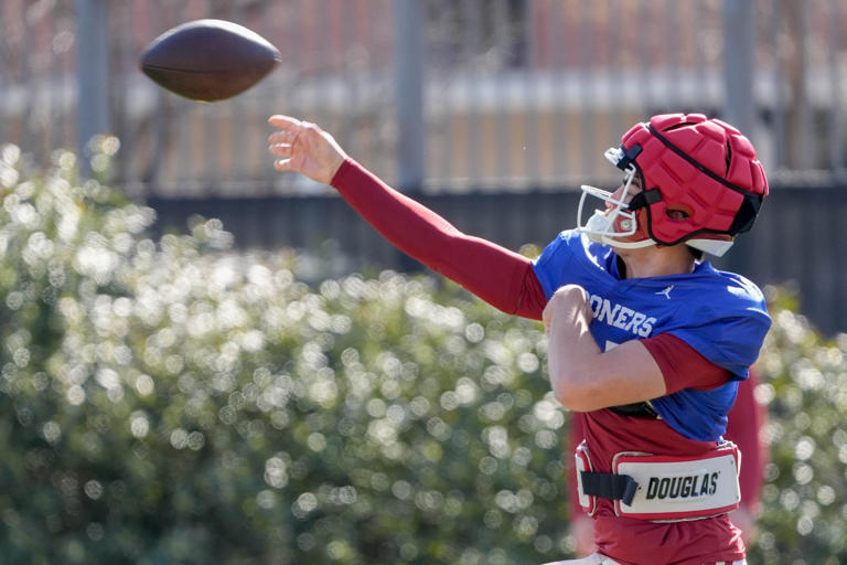 Oklahoma quarterback John Mateer named to O'Brien Award watch list