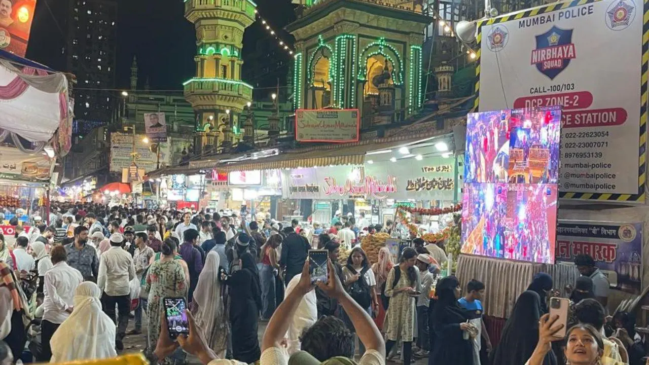 IN PHOTOS Mumbais Minara Masjid lights up ahead of Eid AlFitr
