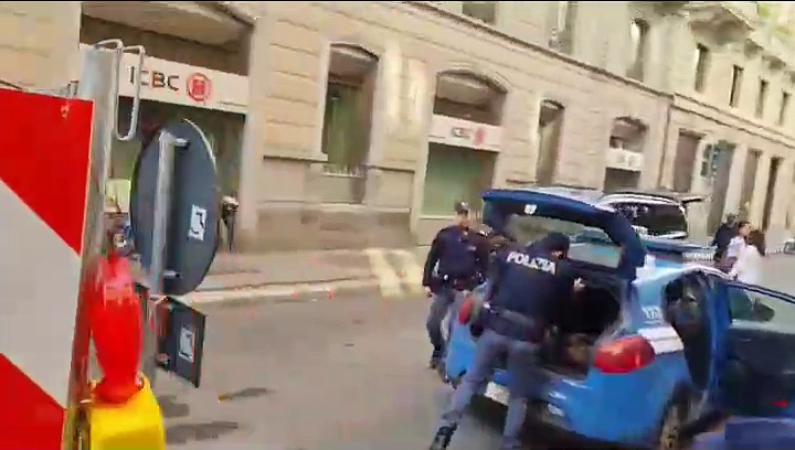 Il nuovo blitz al ristorante di Cracco in centro a Milano