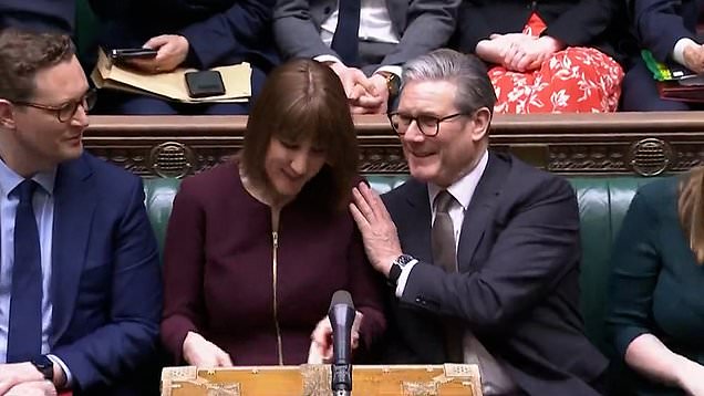 Keir Starmer puts reassuring hand on Chancellor's shoulder