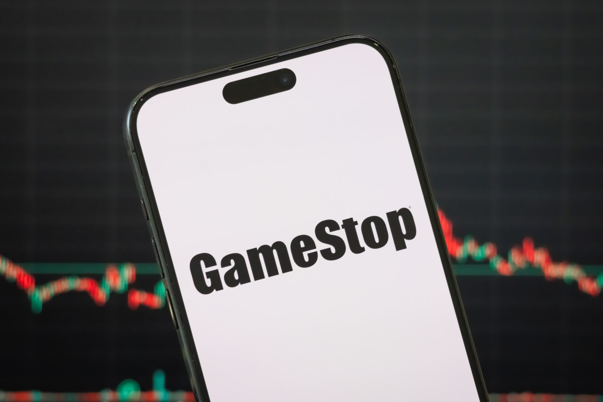 How many Bitcoin should GameStop buy, Saylor asks