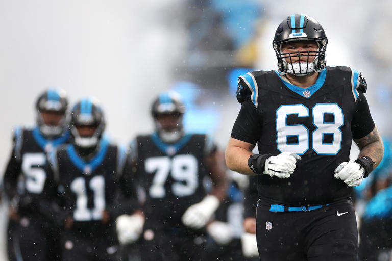 Panthers C Cade Mays signs free-agent tender