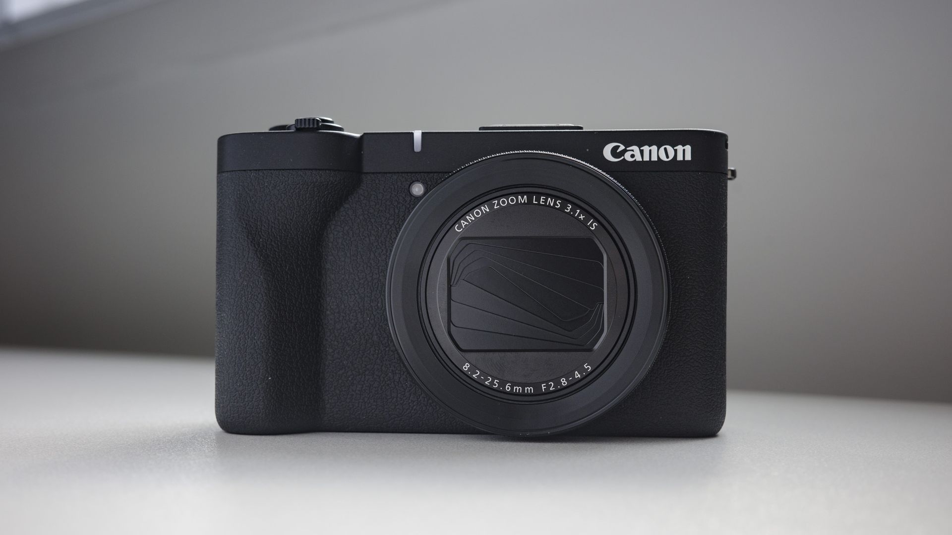 I tested the Canon PowerShot V1, and the beginner vlogging camera feels ...