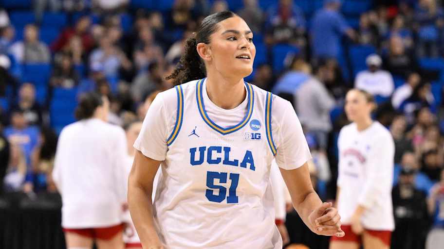 UCLA's Lauren Betts, siblings Sienna & Dylan show off stunning heights