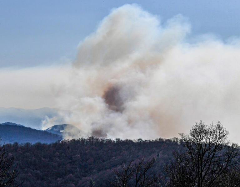 Table Rock fire crews reached full containment in wildfires, park reopens