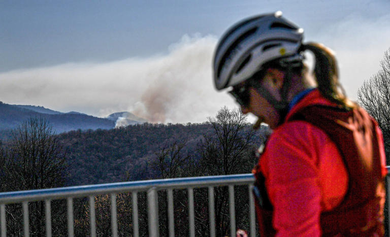 Thursday updates on wildfires at Table Rock, Persimmon Ridge; crews ...