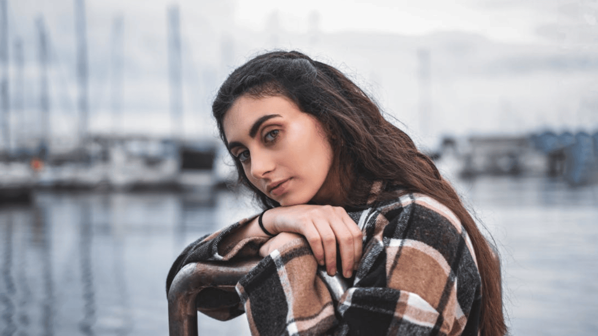 How a mentally strong woman makes a man miss her