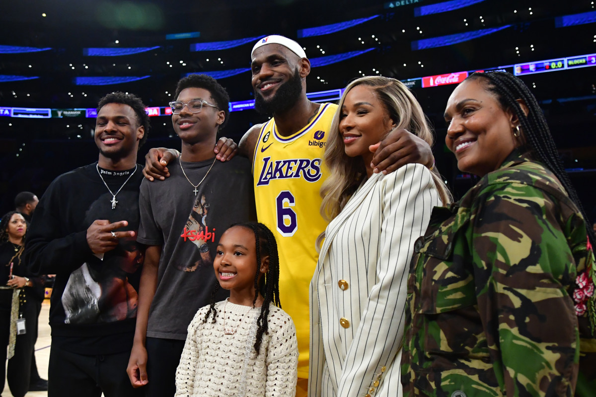 LeBron James Reveals One Normal Thing Bronny James, Bryce James Have ...