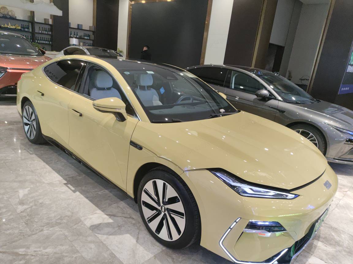 吉利银河 银河E8 2024款 665km 后驱星舰 远航版实拍图